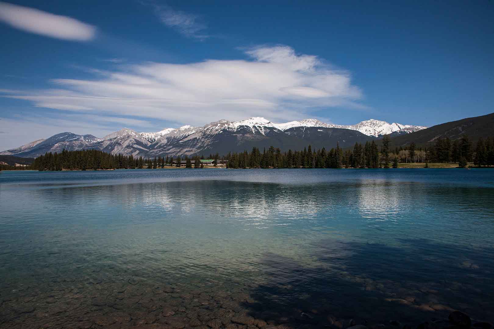 Lac Beauvert | Explore Jasper National Park Alberta Canada