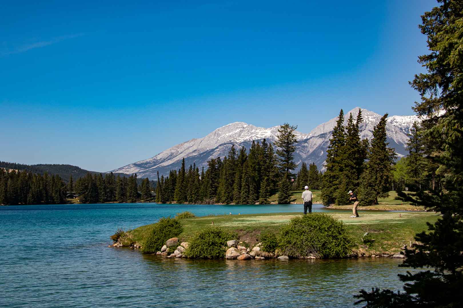 Lac Beauvert | Explore Jasper National Park Alberta Canada