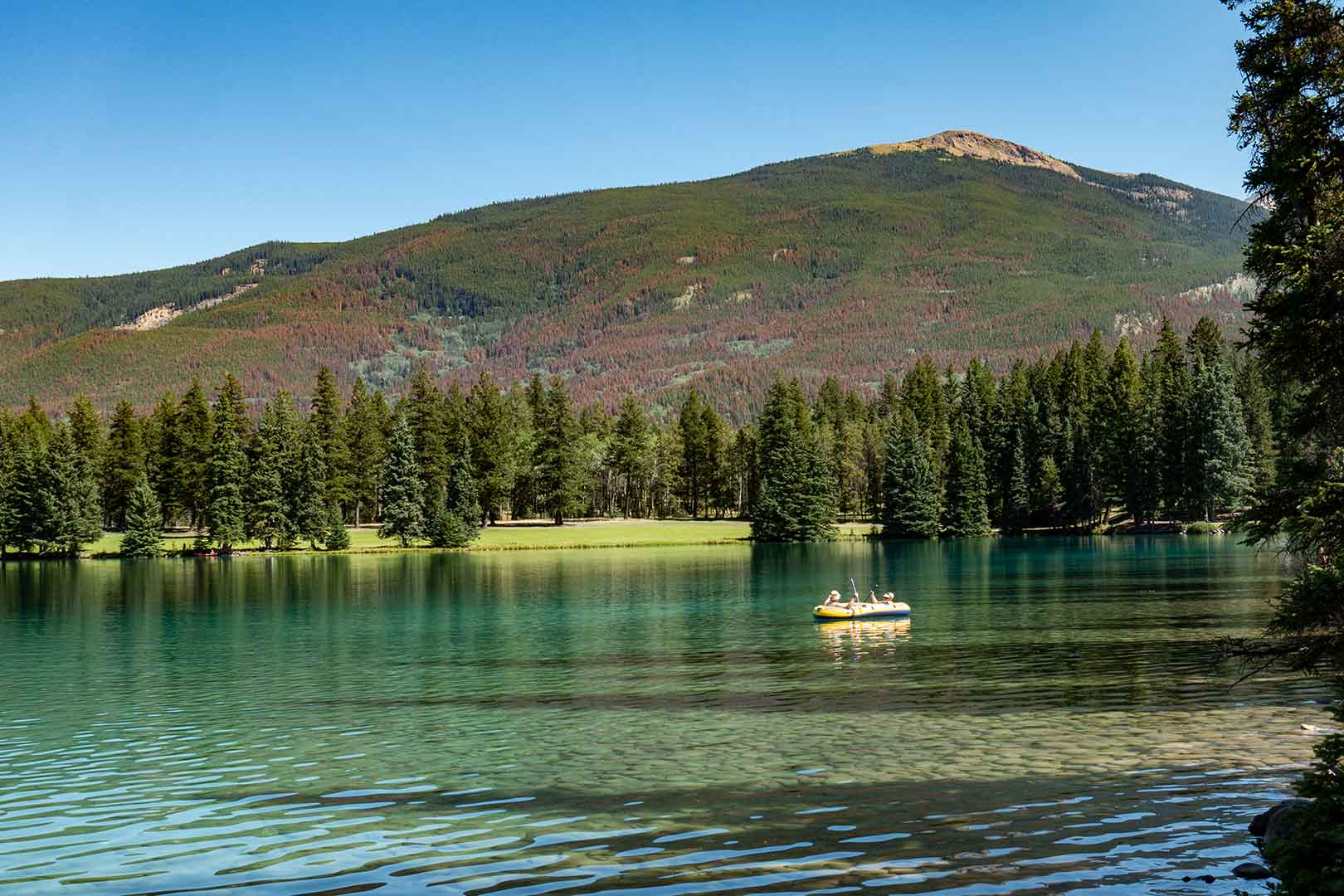 Lac Beauvert | Explore Jasper National Park Alberta Canada