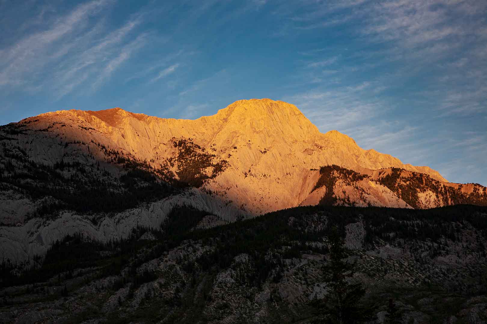 Hiking Hawk Mountain | All about Jasper National Park