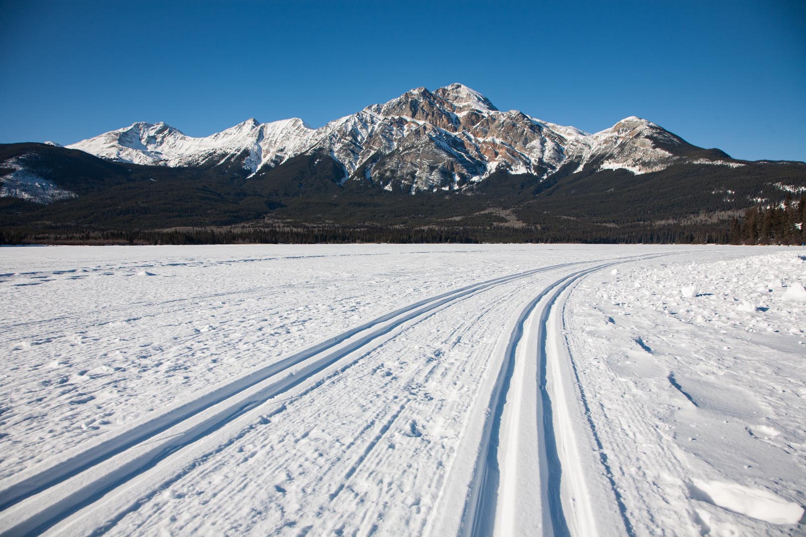 Cross-Country Ski Pyramid Lake | All about Jasper National Park
