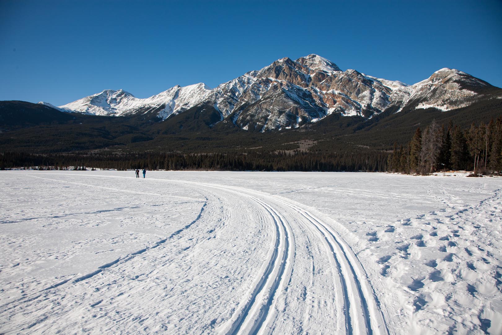 Cross-Country Ski Pyramid Lake | All about Jasper National Park