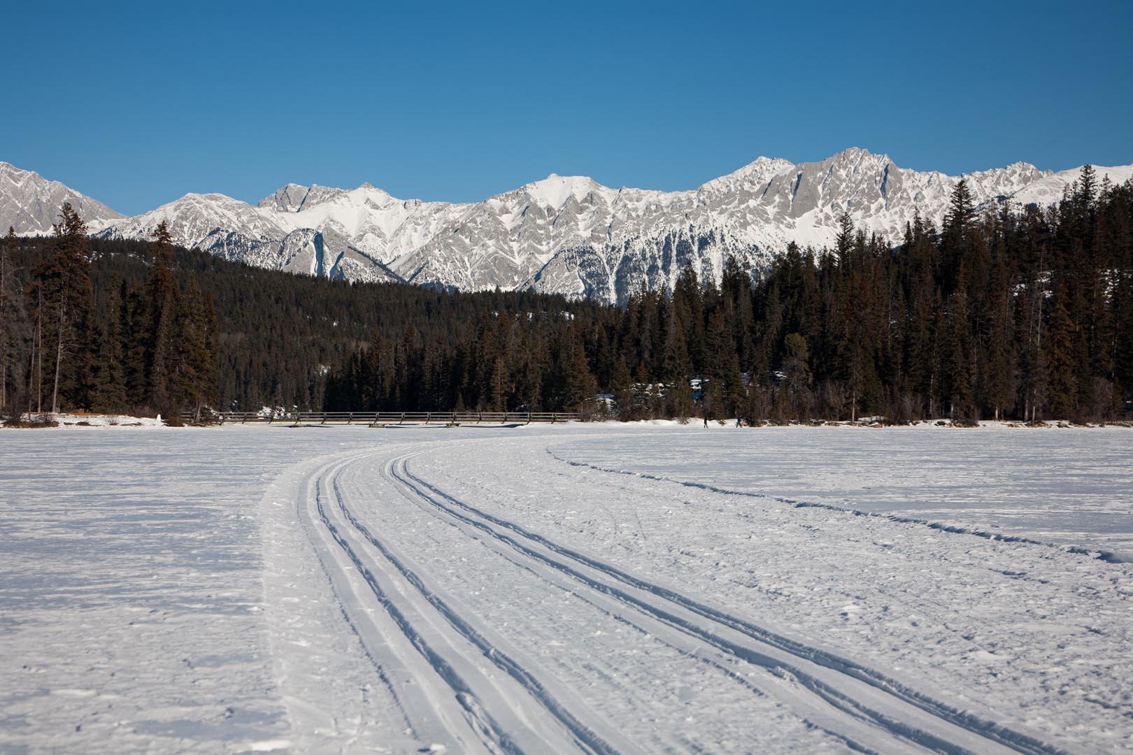 Cross-Country Ski Pyramid Lake | All about Jasper National Park